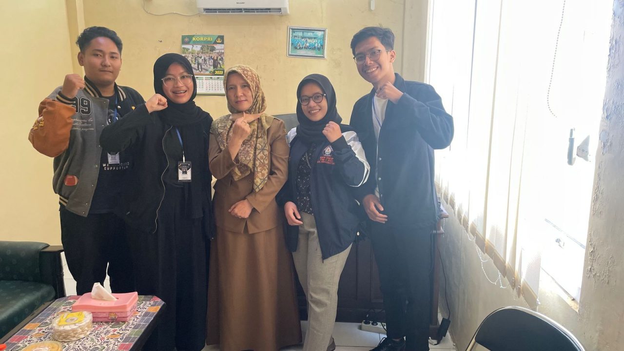 Mahasiswa KKN UNDIP di Desa Karangmalang Kembangkan UMKM dengan Inovasi Pengemasan dan ...