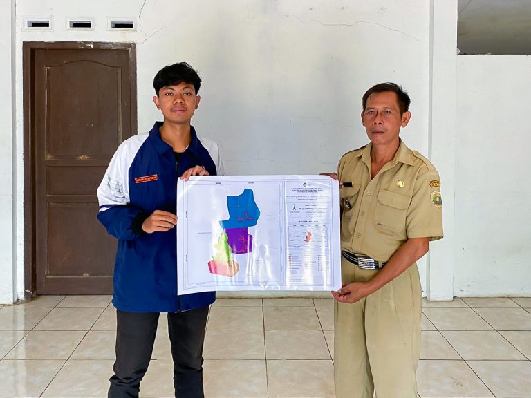 Mahasiswa KKN Undip Membuat Peta Info Fasilitas Umum - Universitas ...