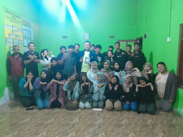 Mahasiswa KKN UNDIP Ajak Masyarakat Gemar Membaca - Universitas Diponegoro