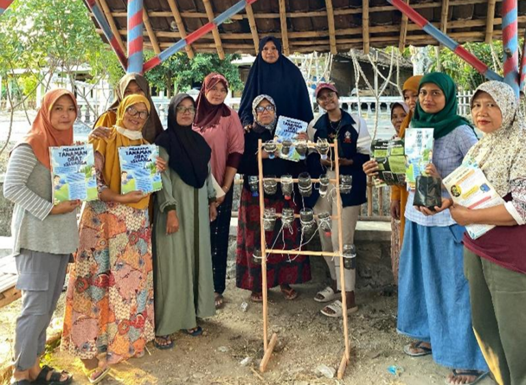 Mahasiswa KKN UNDIP Ajak Warga Manfaatkan Lahan Sempit Untuk TOGA - Universitas Diponegoro