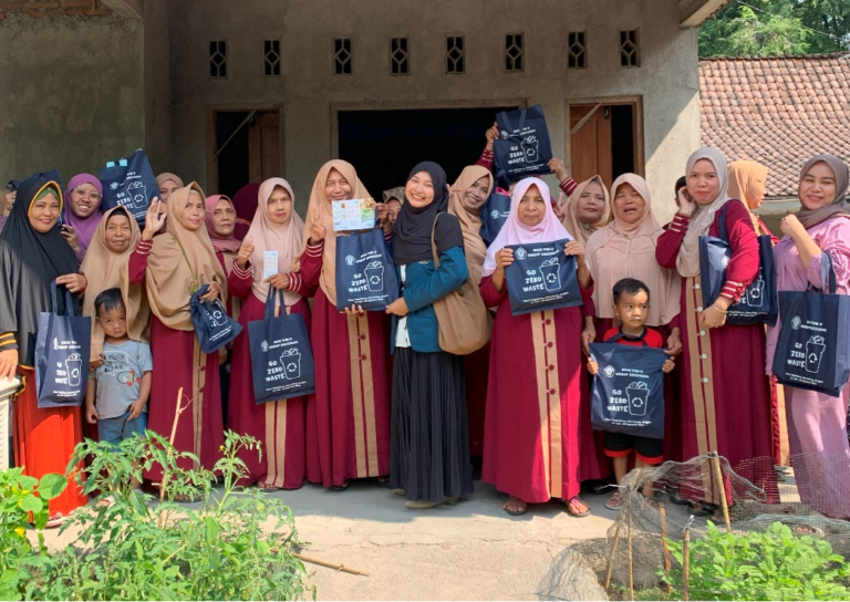 Mahasiswa KKN UNDIP Berdayakan Masyarakat Melalui Aksi Sederhana Selamatkan Bumi Dengan Program ...