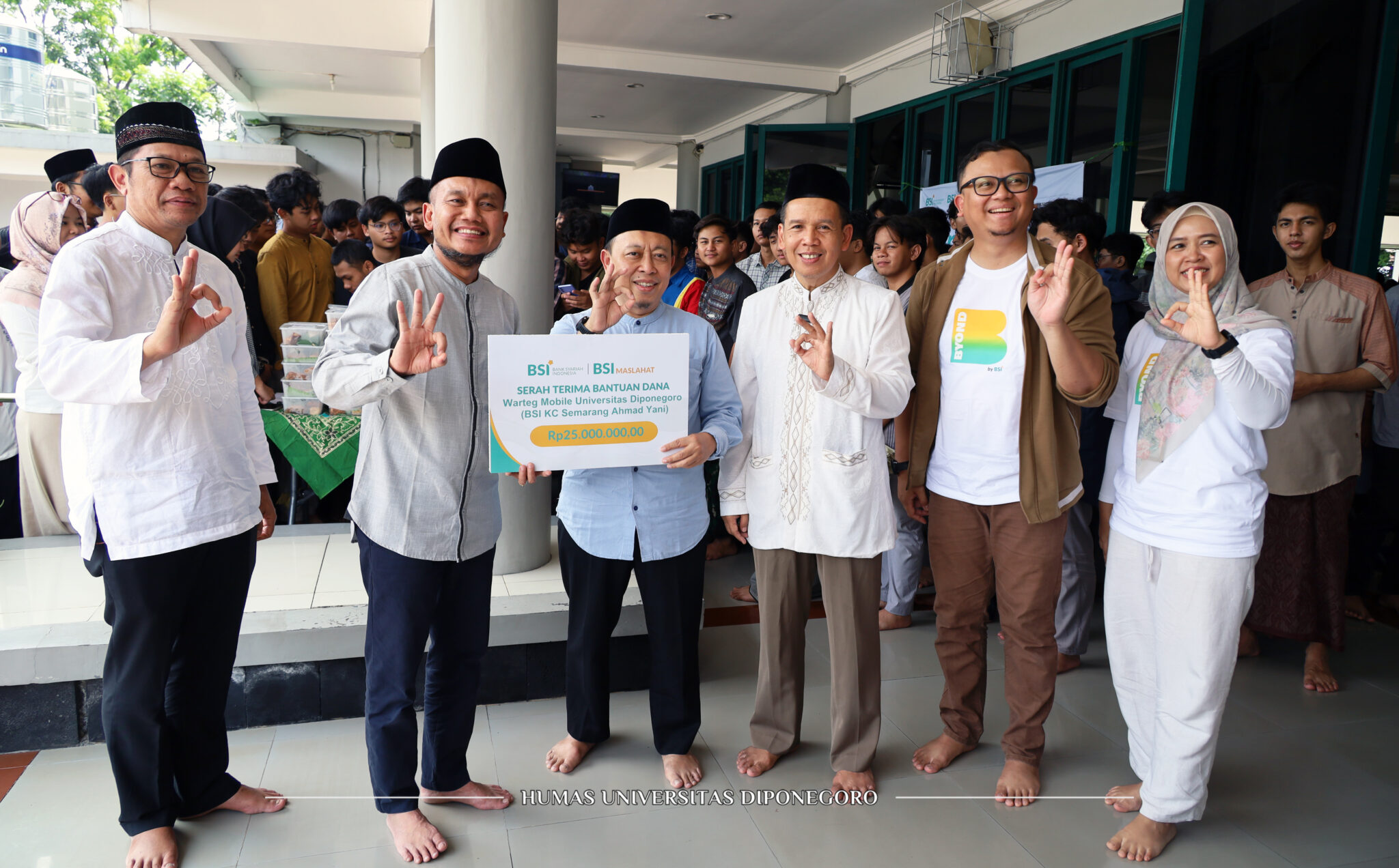 UNDIP, Together with BSI, Distribute 1,000 Nutritious Food Packages ...