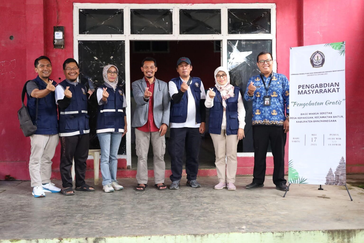 Pemeriksaan dan Pengobatan Gratis LPPM UNDIP Disambut Hangat Warga Desa Kepakisan - Universitas ...